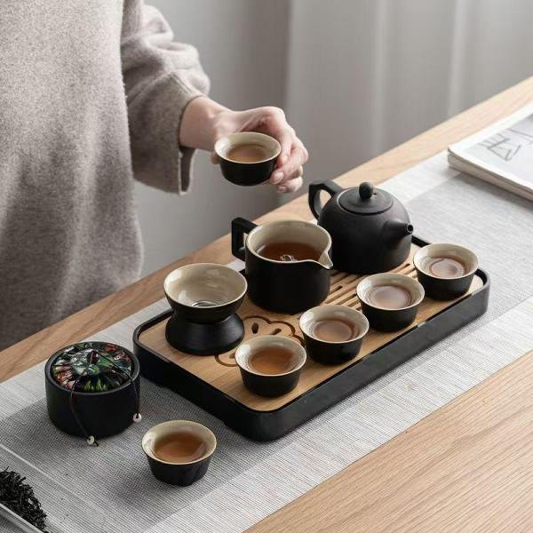 自宅にいながら本格カフェ気分が楽しめれる茶器セットです。いつでもどこでも美味しいお茶を入れて楽しむ事ができます。日常生活或いはオフィスの中に使って、各種の紅茶や緑茶やジャスミンティーやウーロン茶やブーアル茶などを入れるに適合します。【セット...