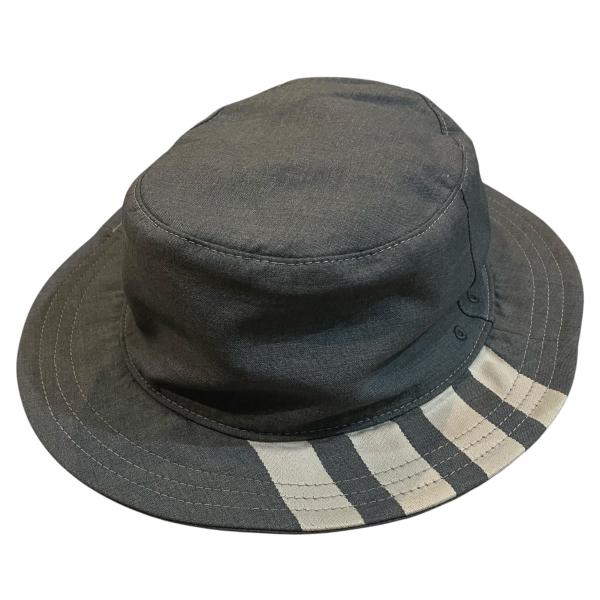 トム・ブラウン Thom Browneバケットハット MHC327A 06146 035【ランク】「中古品・比較的綺麗な商品」【詳細説明】トム・ブラウンのバケットハット MHC327A 06146 035です。【M/L/U】メンズ【表記サイ...