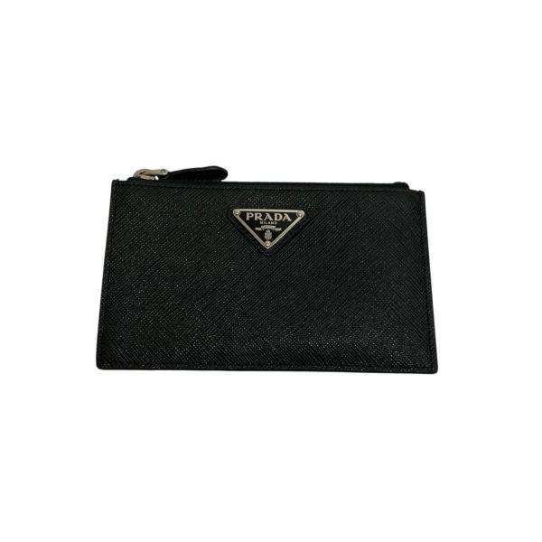 プラダ PRADAカードケース 107 A  2MC086【ランク】「中古品・比較的綺麗な商品」【詳細説明】プラダのカードケース 107 A  2MC086 です。【M/L/U】ユニセックス【詳細サイズ】縦幅：約8ｃｍ横幅：約13ｃｍ【付属...