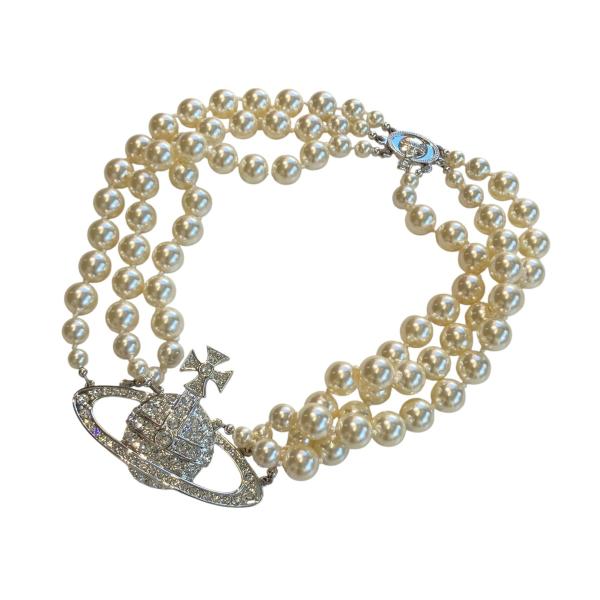 ヴィヴィアンウエストウッド Vivienne WestwoodThree Row Pearl Bas Relief Choker チョーカー【ランク】「中古品・比較的綺麗な商品」【詳細説明】ヴィヴィアンウエストウッドのThree Row P...
