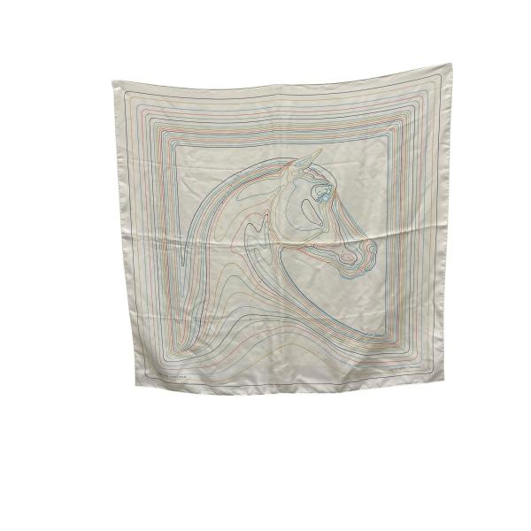 エルメス HERMESPEGASE PAYSAGE スカーフ【ランク】「中古品・比較的綺麗な商品」【詳細説明】エルメスのPEGASE PAYSAGE スカーフです。【M/L/U】ユニセックス【詳細サイズ】縦幅：約78ｃｍ横幅：約88ｃｍ【付...