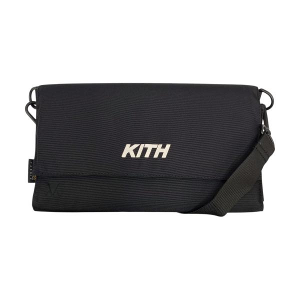 キス KITH×MAKAVELICショルダーバッグ【ランク】「中古品・比較的綺麗な商品」【詳細説明】キスのショルダーバッグです。【M/L/U】ユニセックス【詳細サイズ】縦幅：約15ｃｍ横幅：約26ｃｍショルダーの長さ(最大)：約134ｃｍ【...