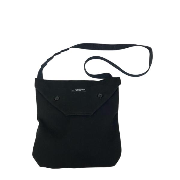 エンジニアドガーメンツ Engineered Garmentsショルダーバッグ【ランク】「中古品・比較的綺麗な商品」【詳細説明】エンジニアドガーメンツのショルダーバッグです。【M/L/U】メンズ【詳細サイズ】縦幅：約29ｃｍ横幅：約27ｃｍ...