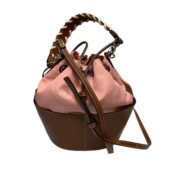 アンドミューク ＆MyuQ巾着ショルダーバッグ 23SS／PONTO【ランク】「中古品・比較的綺麗な商品」【詳細説明】アンドミュークの巾着ショルダーバッグ 23SS／PONTOです。【M/L/U】レディース【詳細サイズ】縦幅：約24ｃｍ横幅...