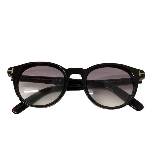 トムフォード TOM FORDボストン型サングラス TF1123 D【ランク】「中古品・比較的綺麗な商品」【詳細説明】トムフォードのボストン型サングラス TF1123 Dです。【M/L/U】メンズ【表記サイズ】49□21【詳細サイズ】フレー...