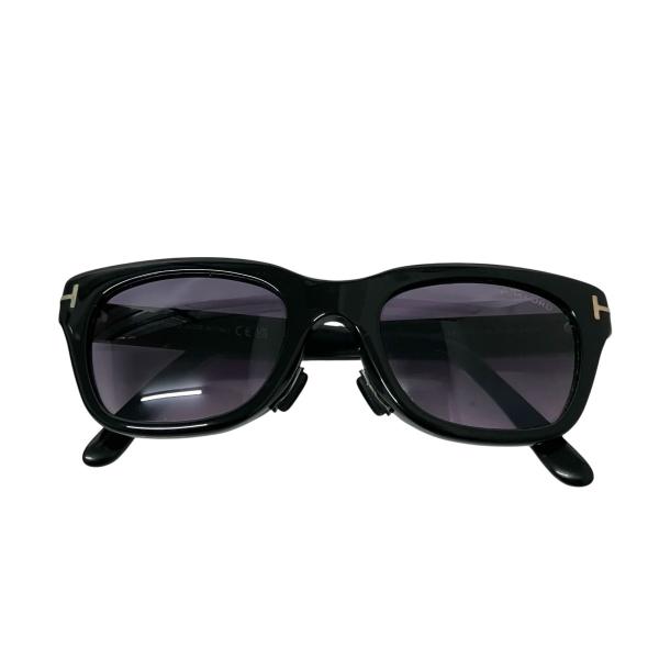 トムフォード TOM FORDsnowdon サングラス TF237 F【ランク】「中古品・比較的綺麗な商品」【詳細説明】トムフォードのsnowdon サングラス TF237 F です。【M/L/U】メンズ【表記サイズ】51□21-145【...