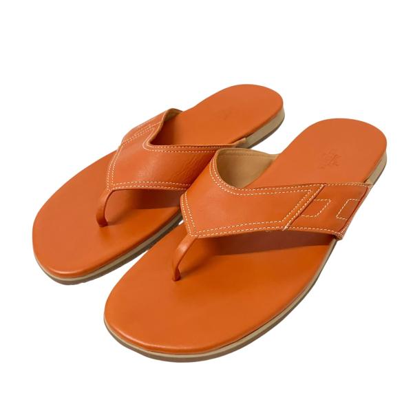 エルメス HERMESトングサンダル【ランク】「中古品・比較的綺麗な商品」【詳細説明】エルメスのトングサンダルです。【M/L/U】メンズ【表記サイズ】43 1/2【詳細サイズ】全高　　　：約7ｃｍソール全長：約28ｃｍ甲の横幅　：約11ｃｍ...
