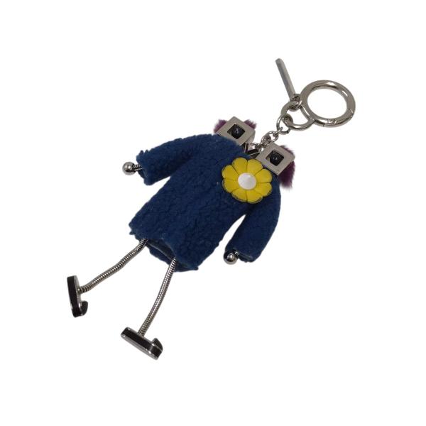 フェンディ FENDIチャーム【ランク】「中古品・比較的綺麗な商品」【詳細説明】フェンディのチャームです。【M/L/U】ユニセックス【詳細サイズ】縦幅：約19．0ｃｍ横幅：約9．0ｃｍ【付属品】なし【ダメージ】中古品ですのでユーズド感が若干...