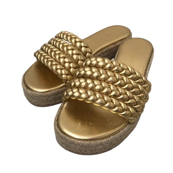ジャンヴィトロッシ Gianvito RossiMARBELLA ミュール【ランク】「中古品・比較的綺麗な商品」【詳細説明】ジャンヴィトロッシのMARBELLA ミュールです。【M/L/U】レディース【表記サイズ】36 1/2【詳細サイズ】...