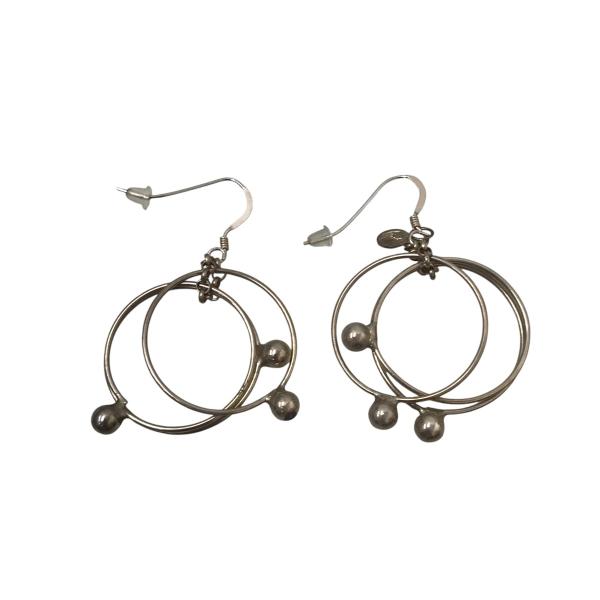 マリアルドマン Maria Rudmanピアス【ランク】「中古品・比較的綺麗な商品」【詳細説明】マリアルドマンのピアスです。【M/L/U】レディース【詳細サイズ】全長：約３．０ｃｍ【付属品】なし【ダメージ】気になる汚れやダメージは見受けられ...