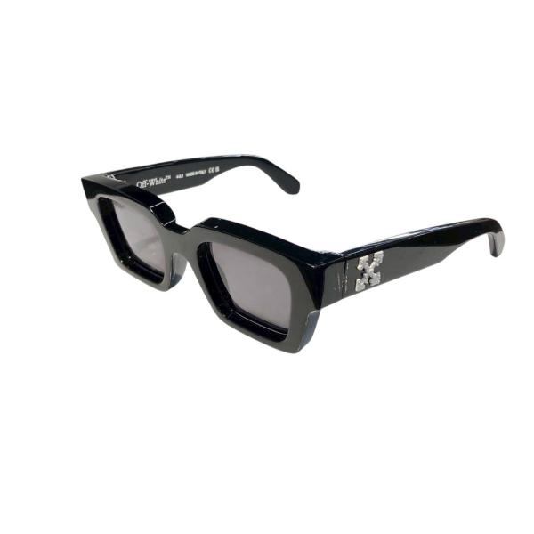 オフホワイト OFFWHITEサングラス OERI008【ランク】「中古品・汚れ、ダメージのある商品」【詳細説明】オフホワイトのサングラス OERI008です。【M/L/U】メンズ【表記サイズ】50□22-145【詳細サイズ】フレーム幅：約...