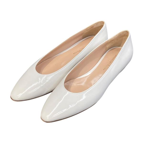 ジャンヴィトロッシ Gianvito RossiAMELIA FLAT パンプス【ランク】「中古品・比較的綺麗な商品」【詳細説明】ジャンヴィトロッシの AMELIA FLAT パンプスです。【M/L/U】レディース【表記サイズ】35 1/2...