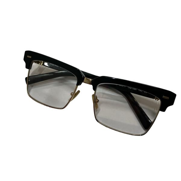 ミュウミュウ MIU MIUサーモントブロウ メガネ【ランク】「中古品・比較的綺麗な商品」【詳細説明】ミュウミュウのサーモントブロウ メガネです。【M/L/U】ユニセックス【表記サイズ】54□17【詳細サイズ】フレーム幅：約14．3ｃｍ高さ...