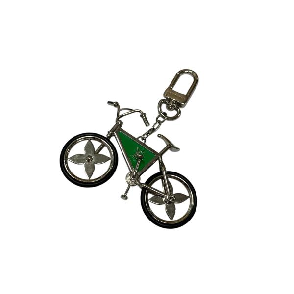 ルイヴィトン LOUIS VUITTONバイク キーホルダー【ランク】「中古品・比較的綺麗な商品」【詳細説明】ルイヴィトンのバイク キーホルダー です。【M/L/U】メンズ【表記サイズ】-【詳細サイズ】全長：約11．5ｃｍ縦幅：約6．5ｃｍ...