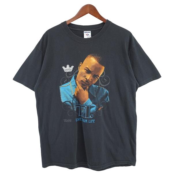 ヴィンテージ VINTAGE00s T．I． Grand Hustle LIVE YOUR LIFE  RAP TEE ティーアイ ラップ Tシャツ NEXT VINTAGE【ランク】「中古品・比較的綺麗な商品」【詳細説明】ヴィンテージの0...
