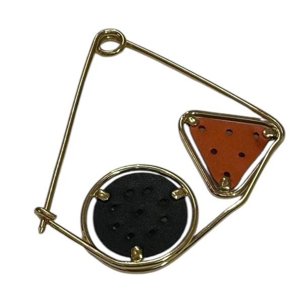 ロエベ LOEWEDOUBLE MECCANO PIN ダブルメカノピン ブローチ【ランク】「中古品・比較的綺麗な商品」【詳細説明】ロエベのDOUBLE MECCANO PIN ダブルメカノピン ブローチです。【M/L/U】ユニセックス【詳...