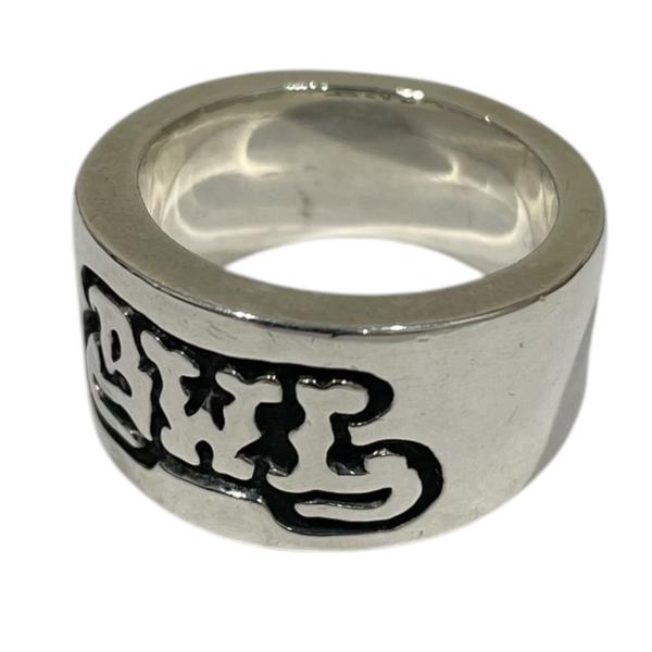 ビルウォールレザー BILL WALL LEATHERロゴリング【ランク】「中古品・比較的綺麗な商品」【詳細説明】ビルウォールレザーのロゴリングです。【M/L/U】メンズ【表記サイズ】18号【詳細サイズ】最大幅：約1．3ｃｍ最小幅：約0．8...