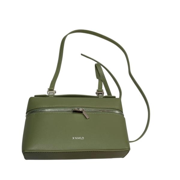 エックス二ヒロ X NIHILOショルダーバッグ【ランク】「中古品・比較的綺麗な商品」【詳細説明】エックス二ヒロのショルダーバッグです。【M/L/U】レディース【詳細サイズ】縦幅：約13ｃｍ横幅：約20ｃｍマチ：約7ｃｍショルダー：約96〜...