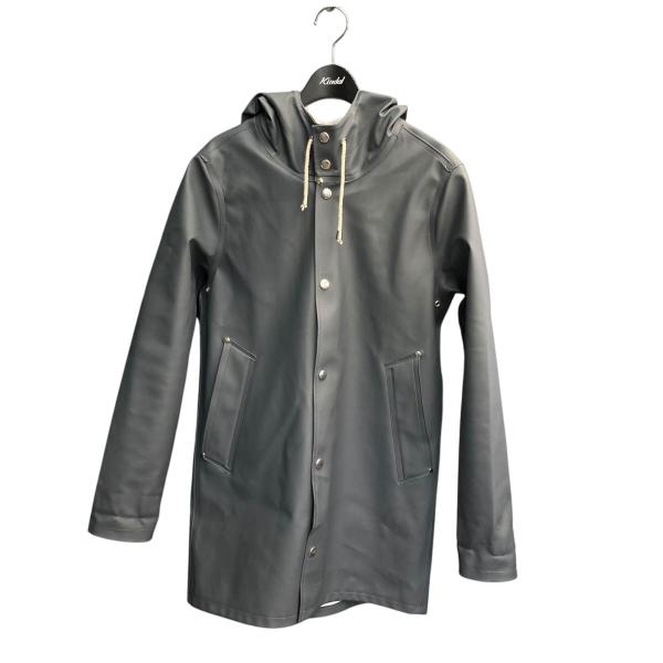 ストゥッテルハイム STUTTERHEIMフーデッドレインコート【ランク】「中古品・比較的綺麗な商品」【詳細説明】ストゥッテルハイムのフーデッドレインコートです。【M/L/U】レディース【詳細サイズ】着丈：約81ｃｍ肩幅：約39ｃｍ袖丈：約...