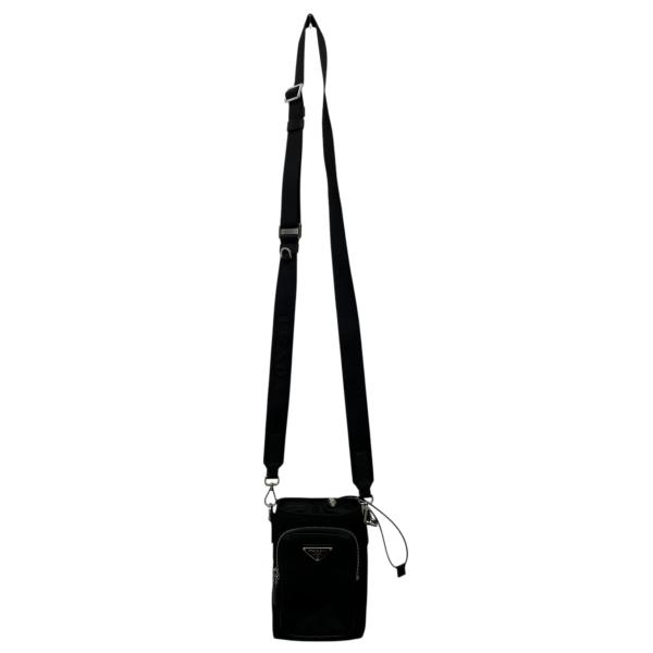 プラダ PRADARe-Nylonスマートフォンケース【ランク】「中古品・比較的綺麗な商品」【詳細説明】プラダのRe-Nylonスマートフォンケースです。【M/L/U】メンズ【詳細サイズ】縦幅：約21ｃｍ横幅：約12ｃｍマチ：約3ｃｍショル...