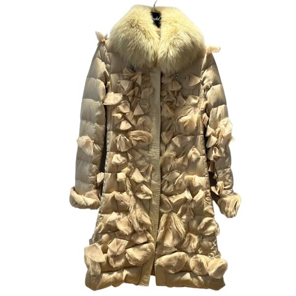 モンクレール ガムルージュ MONCLER GAMME ROUGEフリル付きダウンコート【ランク】「中古品・比較的綺麗な商品」【詳細説明】モンクレール ガムルージュのフリル付きダウンコートです。【M/L/U】レディース【表記サイズ】0【詳細...