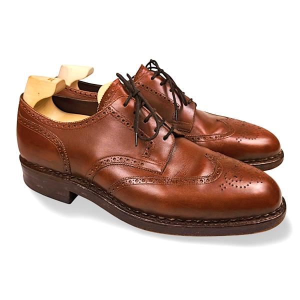 メーカー：JOHN LOBB LONDON 【ジョンロブ ロンドン】モデル名：ビスポーク・極上フルブローグダービーサイズ：ビスポークのため表記なし。9EEE相当 (27.5cm相当)。実寸や以下のビスポークサイズ情報も併せてご確認ください。...