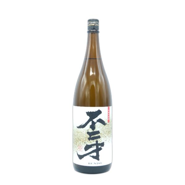 ・カテゴリ（特定名称）芋焼酎・容量1800mL・産地鹿児島県・説明誰しもが記憶に残っている焼き芋の香りの中に、ほのかに鉱物の香りや穀物を発酵させた香りが隠れています。口に含むと、煎った黒ゴマ、黒コショウのスパイシーな風味もありますが、なめら...