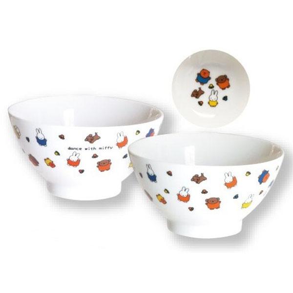 DOP-207141ミッフィー「ダンスウィズミッフィー/茶碗」★人気のダンスウィズミッフィーデザインから追加の食器が登場！！★定番の箸、茶碗、マグに加え、トレイやランチョンマットを取り揃えております★カラフルな色合いのテーブルウェアが食卓を...