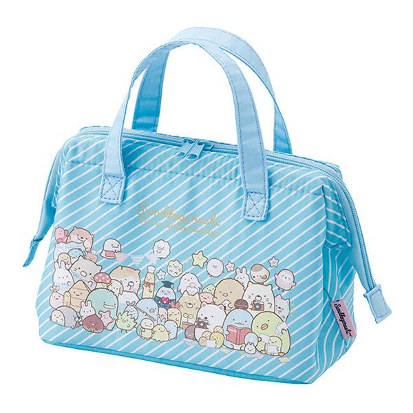 SKT-666407San-X すみっコぐらし「みんなあつまるんです/がま口型ランチバッグ M」開け口とマチが広くて、中身を出し入れしやすいがま口型ランチバッグ。2段タイプのお弁当箱でも出し入れがスムーズ。内側にはアルミ蒸着素材を使用。開閉...