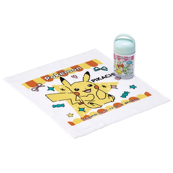 SKT-687235ポケットモンスター「Popping Up/抗菌ケース付きおしぼり」持ち運びに便利なケース付きのおしぼり。ケースは銀イオン配合の抗菌仕様。ケースのフタにはハンドル付きで、フタが開けやすい。 ■サイズ：ケース/約58×44×...