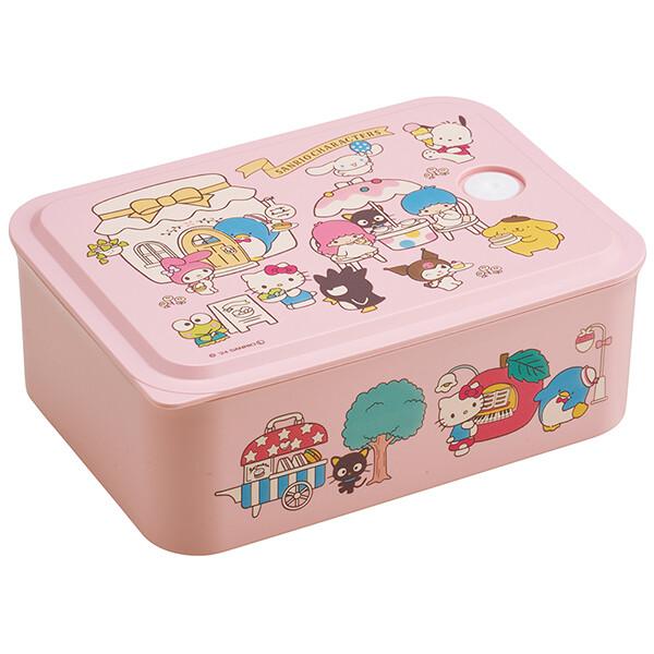 SKT-705014サンリオキャラクターズ「cute village/行楽ランチケース M」シンプルなデザインの行楽ランチケース(容器)。環境に配慮し、植物由来の「バイオマス原料」を使用。角が丸くて洗いやすい形状。同型のランチケースはスタッ...