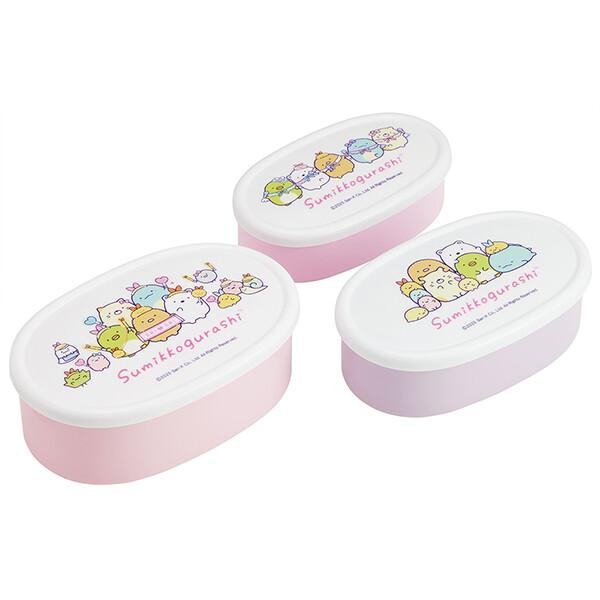 SKT-711299San-X すみっコぐらし「天使なえびてんアイドル/抗菌 シール容器 3Pセット」3サイズのシール保存容器のセット。銀イオン配合の抗菌仕様。本体は3色、フタは3柄。入れ子式なのでコンパクトに収納できる。フタを外して電子レ...