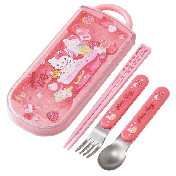 SKT-720574ハローキティ「Fancy Snacks Sweets/食洗機対応 スライド式トリオセット」食洗機対応のお箸、フォーク、スプーンとケースのセット。ケースは指で引き出すスライド式で衝撃に強く丈夫な構造。ケースは分解できて洗い...