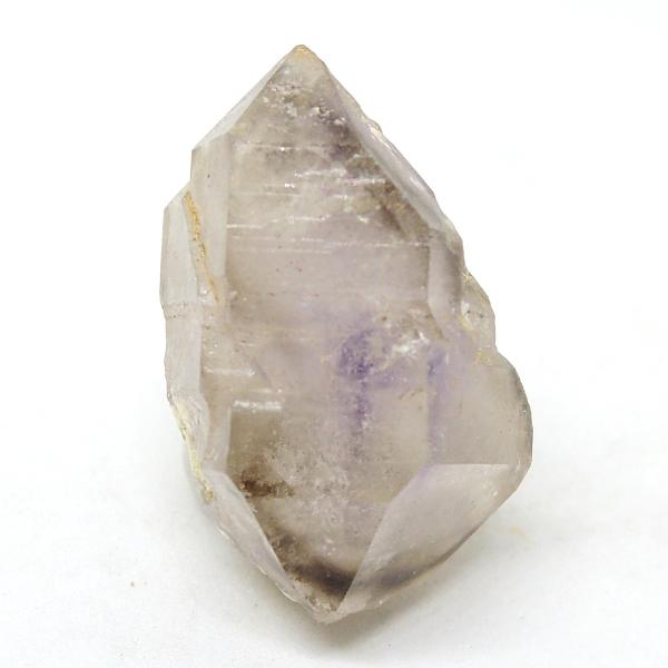 ナミビアのブランドバーグ山で産出した、アメシスト(紫水晶)の標本です。アメシストと表記しておりますが、スモーキークォーツと言えるような茶色い部分と紫色が交じり合っています。ブランドバーグで産出したアメシストは「ブランドバーグアメシスト」と呼...