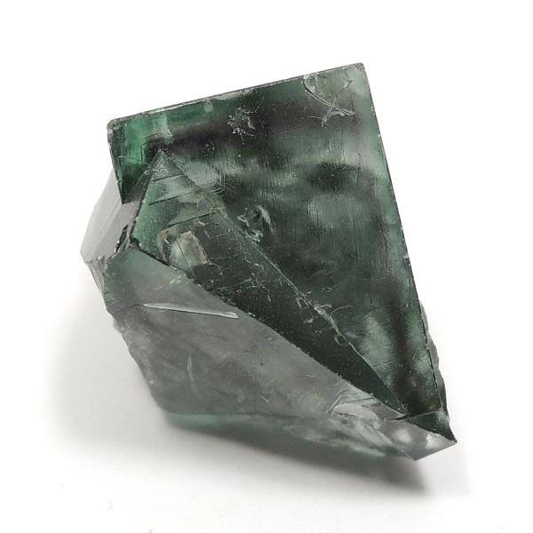 イギリスはレディアナベラ鉱山産の、フローライト(蛍石)の標本。紫外線を当てると非常に強く蛍光します。青色になっている写真は、長波のLEDブラックライトを当てて撮影しています。太陽光でも僅かに青く蛍光します。フローライトはハロゲン化鉱物の一種...