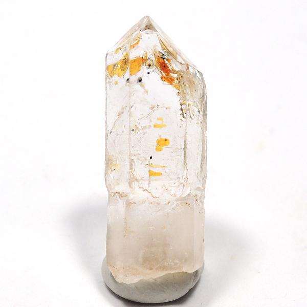 マダガスカル産の、オイル入り水晶の標本。黄色〜オレンジ色の内包物は天然のオイルです。黒背景の写真は、長波のLEDブラックライトをあてて撮影した写真です。紫外線により、中のオイルが青く蛍光しています。オイルが輝く様が幻想的な標本です。※メール...