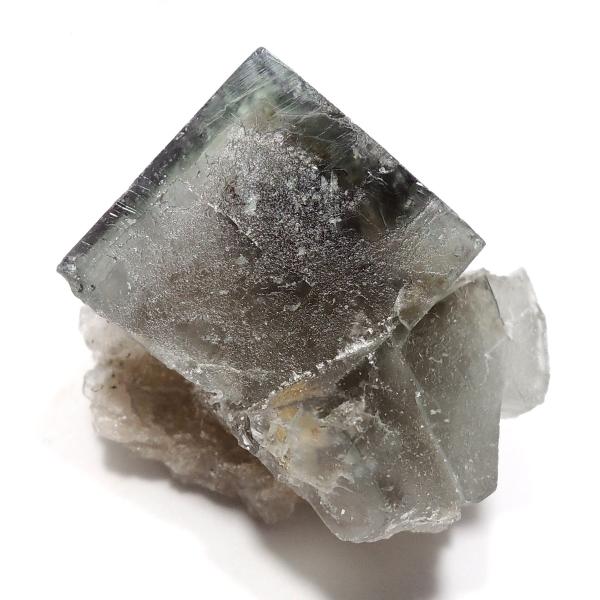 イギリスはレディアナベラ鉱山 Excavator Terminator Pocket産の、フローライト(蛍石)の標本。紫外線を当てると非常に強く蛍光するのが特徴です。フローライトはハロゲン化鉱物の一種で、炭火などで熱すると発光することから和...