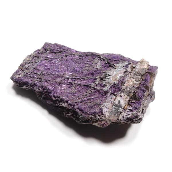 ベルベットのような光沢を持つ、パープライト(紫石/紫鉱)の標本。トリフィライト(トリフィル石)とリシオフィライトの酸化によって出来る二次鉱物です。パープライトという名は、「赤紫色」という意味をもつラテン語の「Purpra」を由来とします。名...