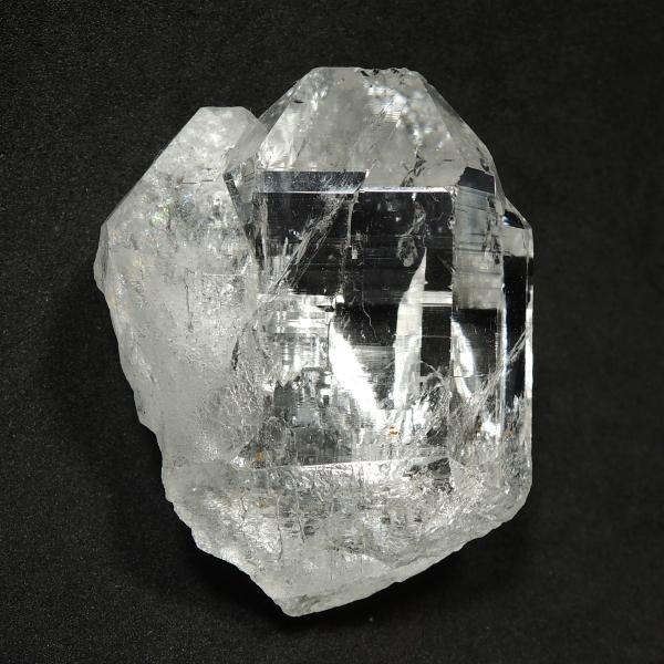 ヒマラヤはマニハール産クォーツ(水晶)の標本。透明度が高く、美しい標本です。水晶は二酸化ケイ素が結晶してでできた鉱物で、六角柱状に結晶することで有名です。※ヒビや欠け、結晶の剥離痕がある場合がございます。お手数ですが全ての写真をご確認くださ...