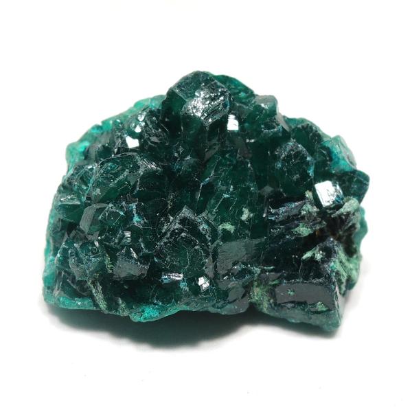 深い緑色の結晶が美しい、ダイオプテーズ(翠銅鉱)の標本。ダイオプテーズは銅を含むケイ酸塩鉱物で、その透明な緑色から、最初に発見された時はエメラルドと間違われたといいます。※メール便でもご送付可能ですが、厚み制限の都合上、梱包は簡易となります...