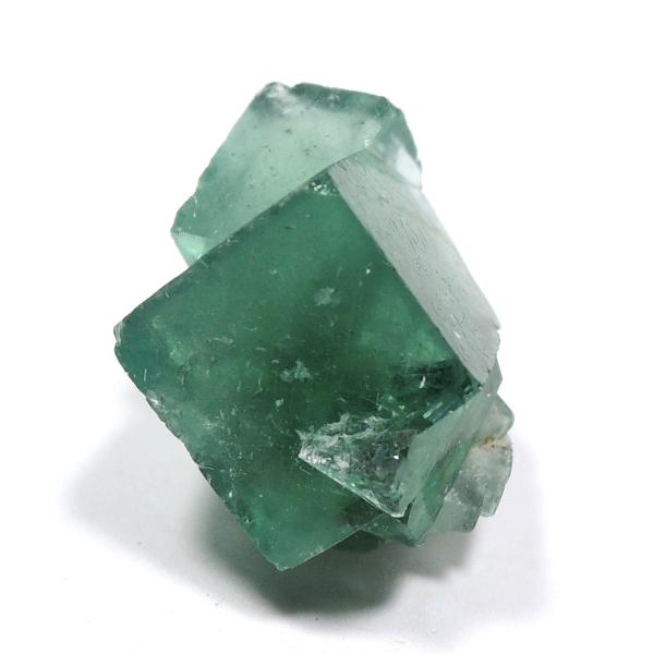 イギリスはダイアナマリア鉱山産の、フローライト(蛍石)の標本。紫外線を当てると非常に強く蛍光するのが特徴です。フローライトはハロゲン化鉱物の一種で、炭火などで熱すると発光することから和名では蛍石と呼ばれます。※青く蛍光している写真は、長波の...