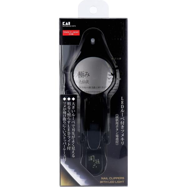 関に継承された伝統名刀の極み。あざやかに甦る孫六の魂。美濃伝の誇りを継ぐ斬味とともに。●大きいルーペで刃先がよく見える。●明るく照らすLEDライト付(試供用ボタン電池付)。●ツメが飛び散りにくいストッパーケース付。●ヤスリはストッパーの裏側...