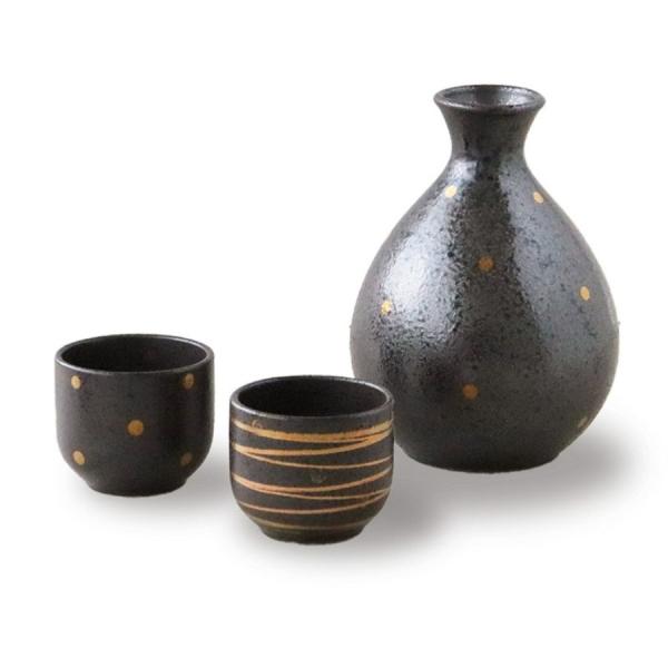 【金彩結晶 酒器揃】(徳利1点、盃2点のセットです。)金が上品さを際立てる、落ち着いた雰囲気を作り出してくれる酒器セットです。電子レンジや食洗機が使える扱いやすさが便利な徳利です。《商品詳細》徳利サイズ(1)：約φ8.5×12cm/約300...
