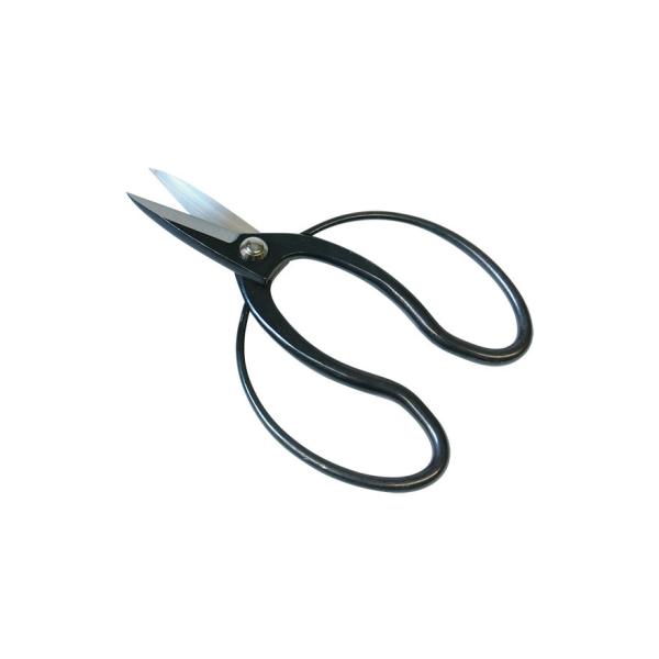 ＜用途・特長＞・剪定、盆栽の手入れ、収穫用と園芸作業から農作業まで幅広く使用できます。・刃部は熱処理を施し、磨き・黒染め仕様で、切れ味・外観ともに優れています。＜切断能力＞・生木8mm以下