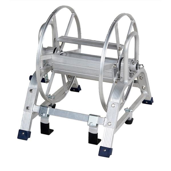 ＜用途・特徴＞・ハンドルを回すだけで巻き取れる簡単なアルミ製ホース巻取器です。・フック付きですから軽トラックのアオリに取付けできます。・アオリ用フックを取付けたままでも地面に設置できて便利です。・四つの足は外側へ踏ん張っておりとても安定しま...