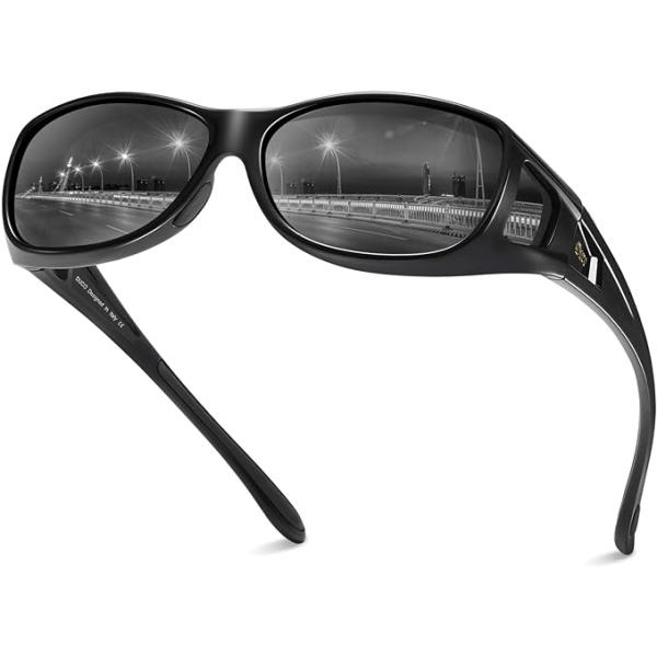 メガネの上にかけられるオーバーサングラス、近視、遠視、老視の眼鏡かけた人もご利用できます。ゆったりとした構造で圧迫感がありません。小型〜中型のスクエア、ラウンド、ウェリントン型などのレンズ幅が小さいタイプに対応。UVカット機能があり、目元を...