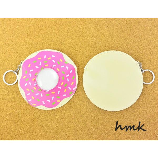 ドーナツをPUにプリントしポーチ（小物入れ）にしました。コインケースとしても化粧品小物入れとしてもOKです。プレゼントにもおすすめ☆【　真ん中がクリア素材になっているので中に入れたものがさらに見やすくなっております♪　】SIZE：直径 約1...