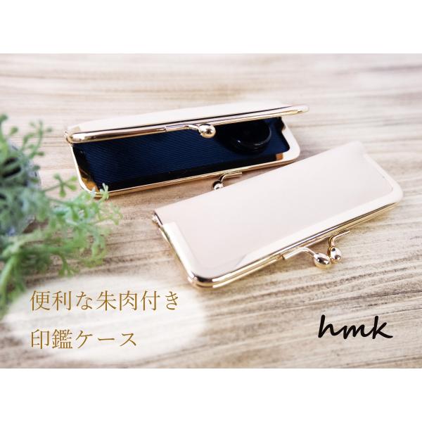 ヌメ革 がま口印鑑ケース　朱肉付きヌメ革を使用している為、使えば使うほど革の色が変化し、革特有の経年変化が楽しめます。ハンコがすっぽり収まり、中には備え付けの朱肉もあり。がま口タイプですので開け閉めしやすい印鑑ケースです。ユニセックスでご使...