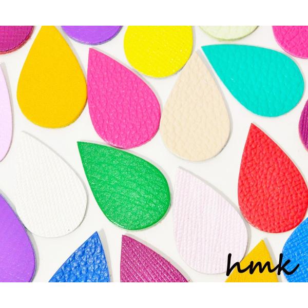 3.0cm 雫型レザークラフトパーツ カラーミックス10枚入りランダムカラーをミックスした10枚入りのお得パックです。別サイズやその他とのパーツの組み合わせも可能です。ピアスやモチーフとして、レザークラフトと相性が良いです。SIZE：約3....