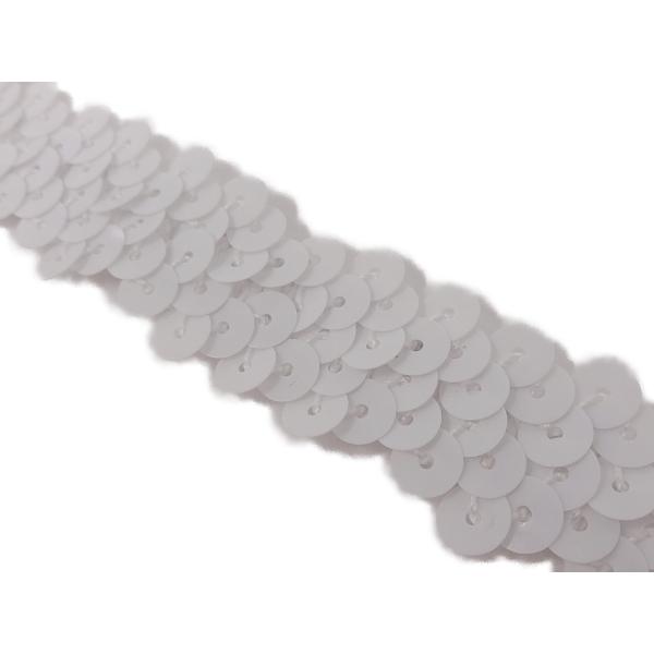 【当日出荷商品】<br>サイズ 幅2cm×2ｍ巻き色 白色 白色の、スパンコールブレードです。収縮性があるため、動きをともなう衣装の制作に最適です。※商品紹介動画では手芸用両面テープを使用しておりますが、両面テープは商品に含まれ...